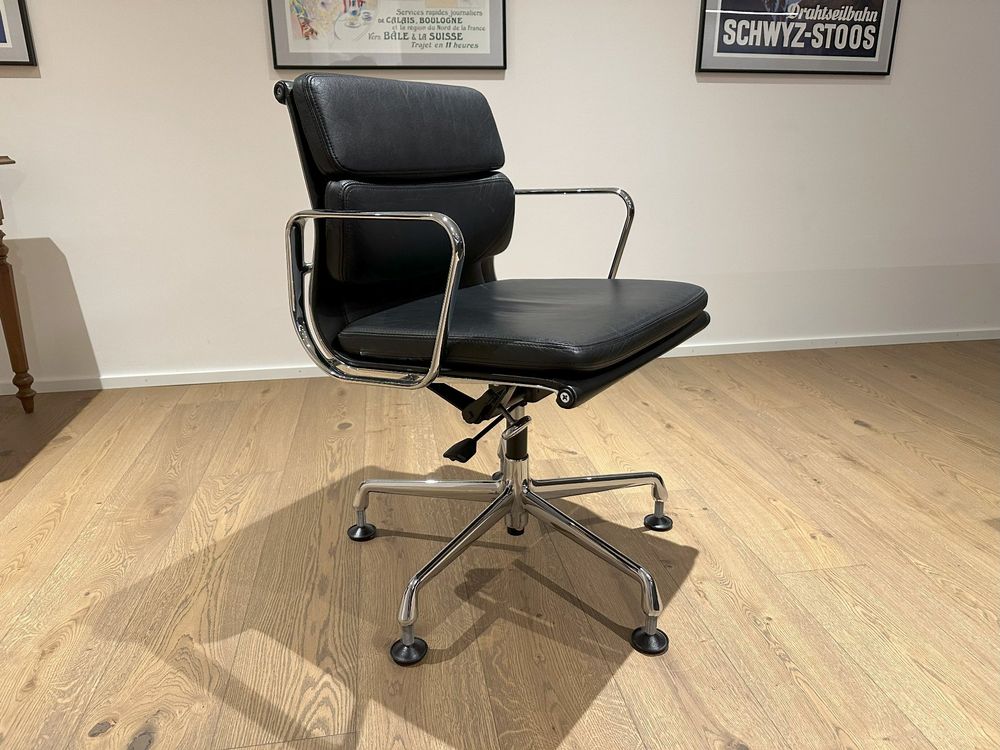 Original Eames Soft Pad Bürostuhl EA207 Vitra (Gebraucht) in Goldau für ...