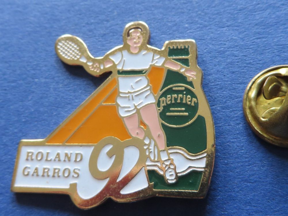 PIN'S PIN, ROLAND GARROS 92 PERRIER, TENNIS, SPORT, A.B. | Acheter sur Ricardo