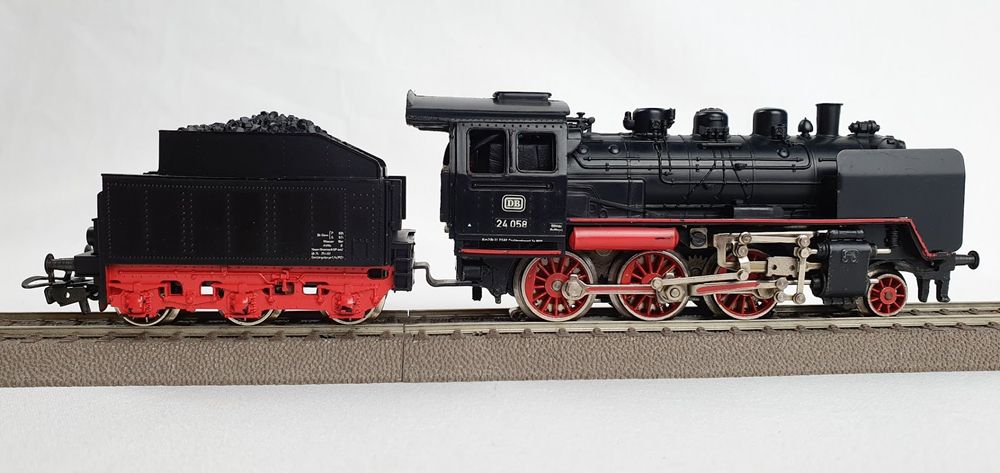 Märklin 3003 DB Dampflokomotive BR 24 058, analog (Gebraucht) in Seon ...