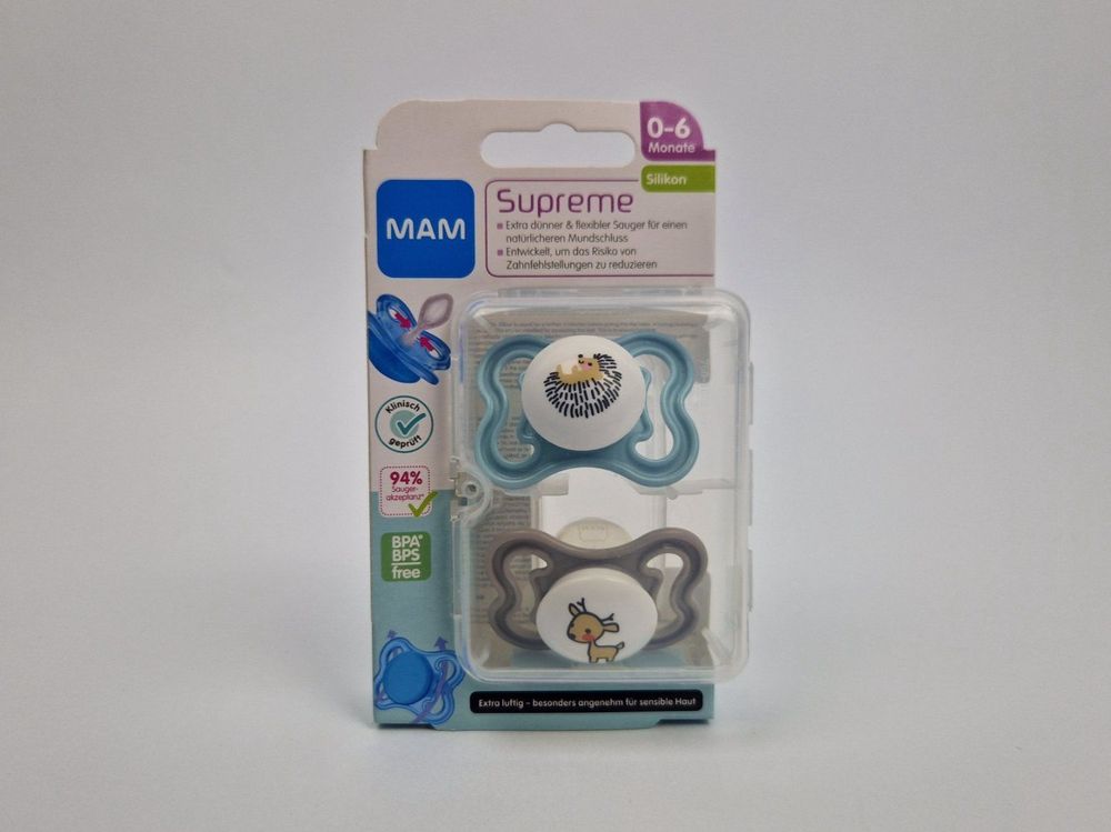 Zwei Nuggis und ein Baby Trinkflasche (Neu und originalverpackt) in ...