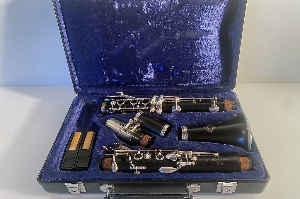 Buffet Crampon France Klarinet E-11 mit Case (Gebraucht) in Ballwil für ...