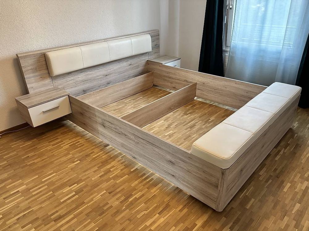Cadre de lit avec tables de chevet et caisson (Gebraucht) in Bière für ...