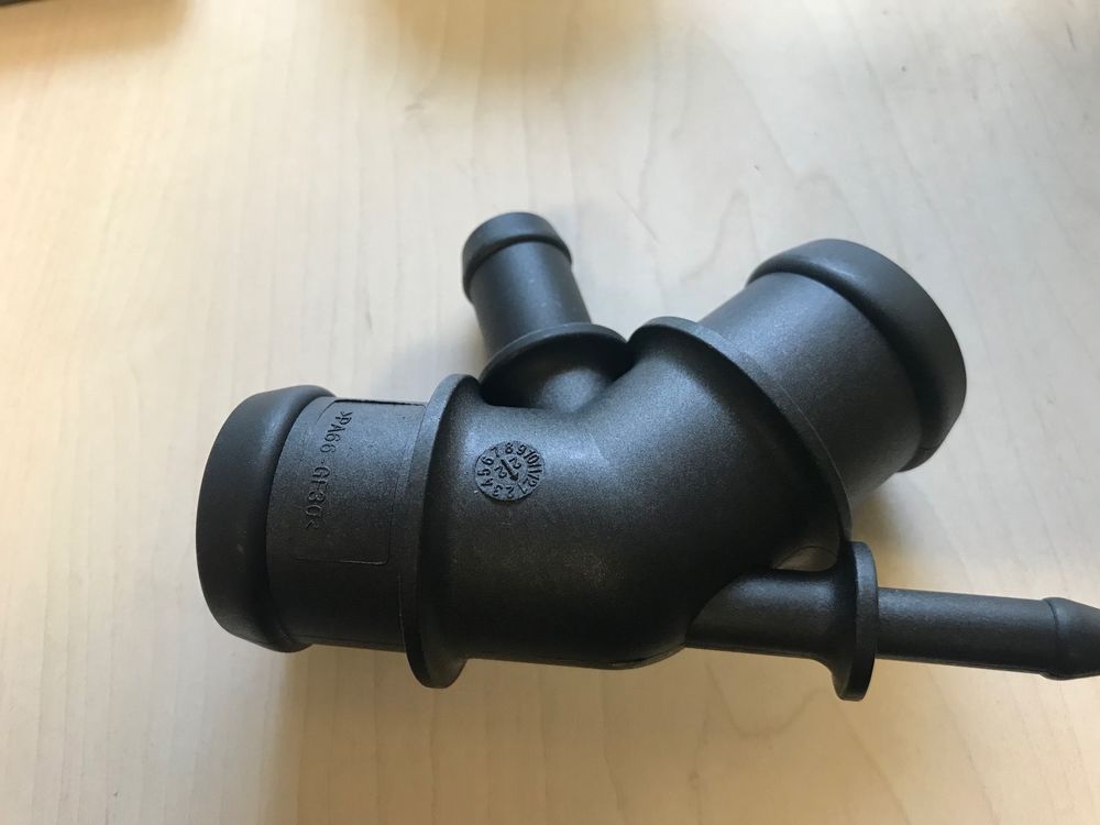 Kühlmittelflansch 1J0121087C | Kaufen auf Ricardo