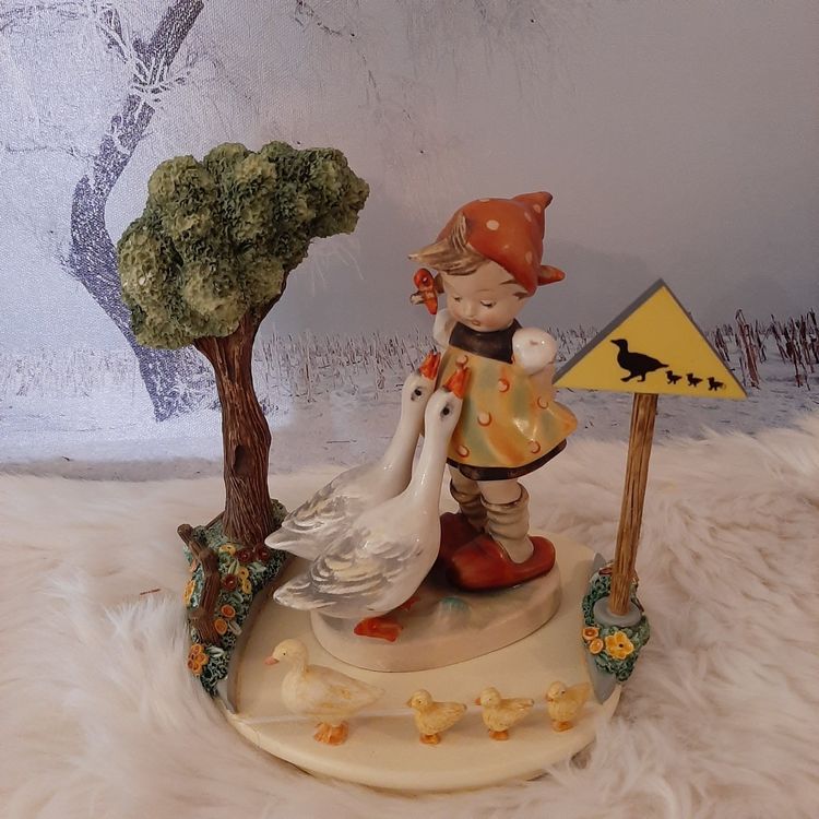 DUCK CROSSING VON GOEBEL 1999 MIT HUMMEL GÄNSELIESEL (Neu (gemäss ...