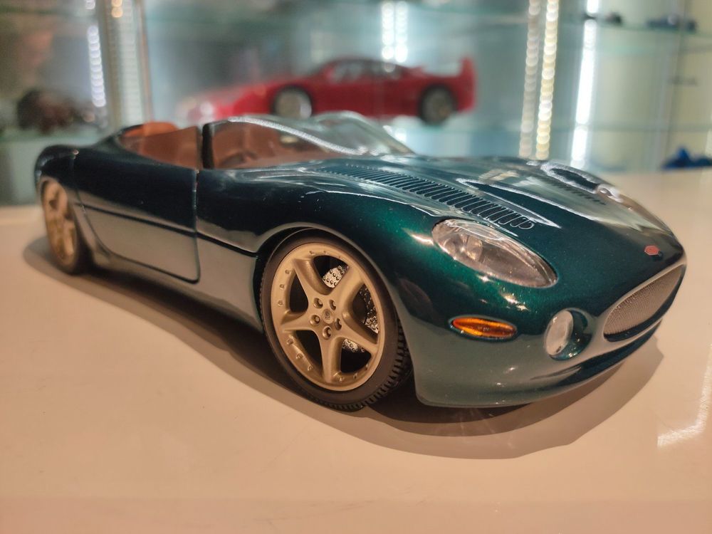 Jaguar XK 180 türkis 1:18 | Kaufen auf Ricardo