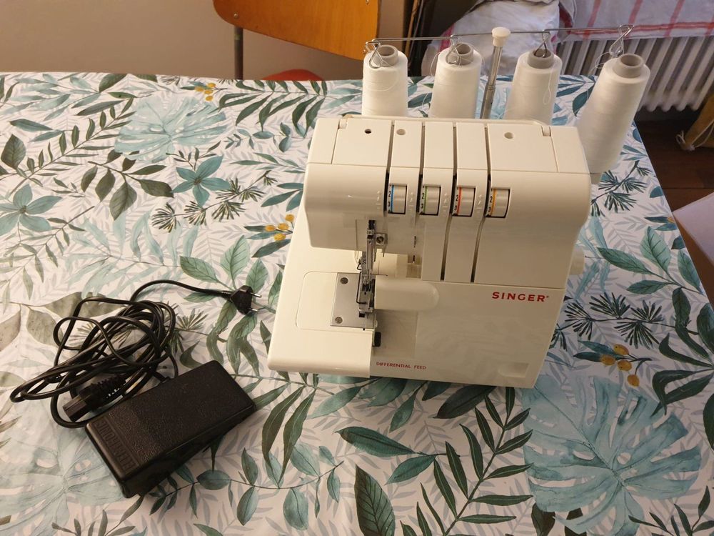 Surjeteuse / Overlock Singer (Gebraucht) in Fribourg für CHF 200 – mit ...