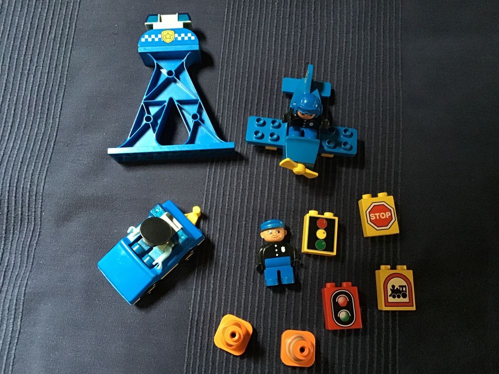 Lego Duplo Polizei Set mit Flugzeug, Auto,Figuren und Signal (Gebraucht ...