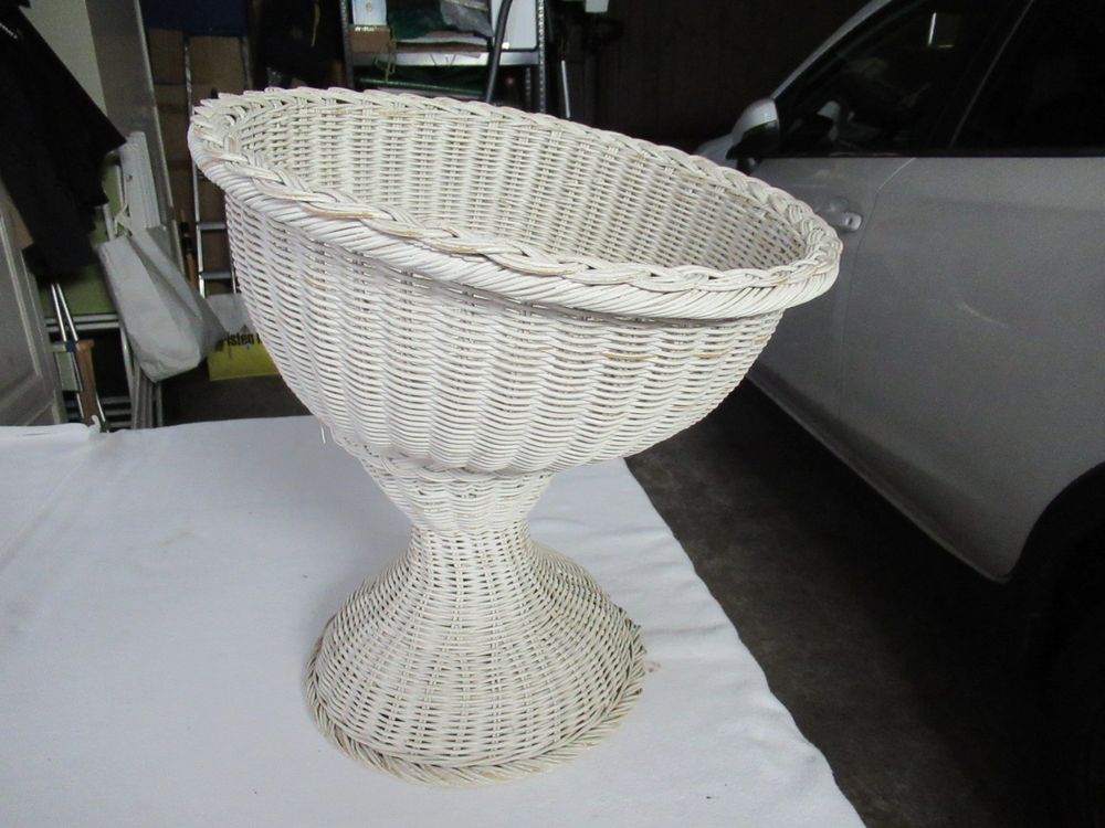 Vintage Weide-Rattan-Blumenkorb alt und selten (Gebraucht) in Trimbach für CHF 25 – nur Abholung ...