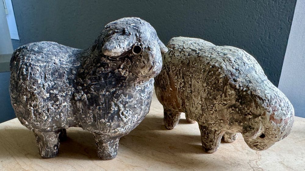 2 tolle Figuren Ton getöpfert Ueli Schmutz 2 Schafe 2x Schaf (Gebraucht ...