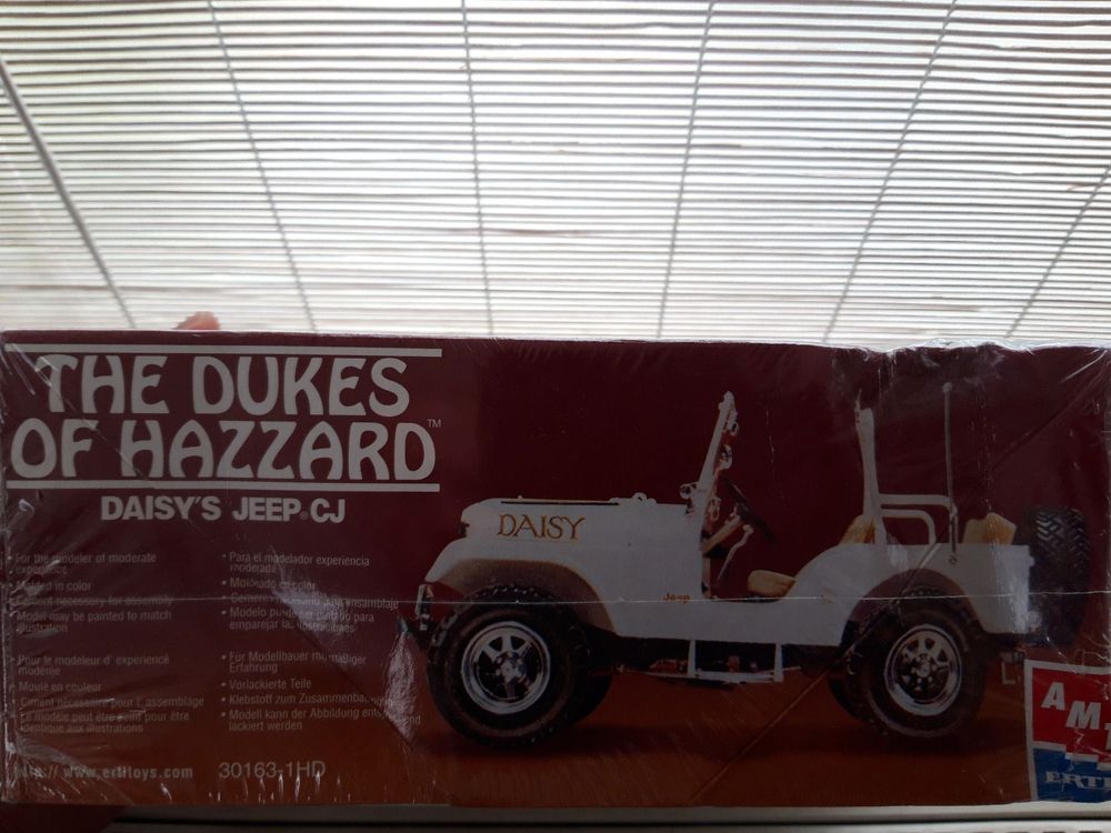 Jeep CJ-Daisy Duke 1:25 ERTL (Neu und originalverpackt) in Champagne ...