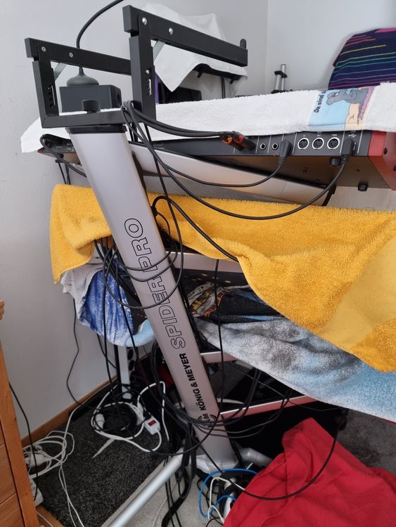 KM Spider Pro Keyboardständer, mit 4 Auflagen und Top Halter (Neuf ...