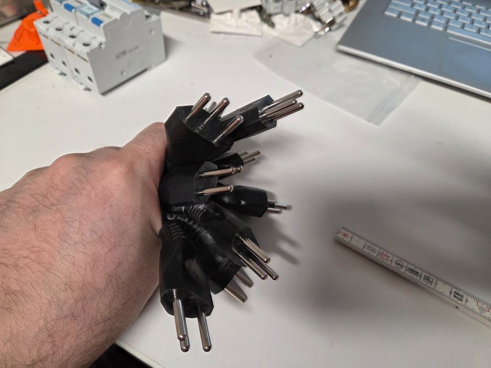 Netzkabel C13 1.8m T12 Anschlusskabel 230V Stromkabel Menge? (Gebraucht ...