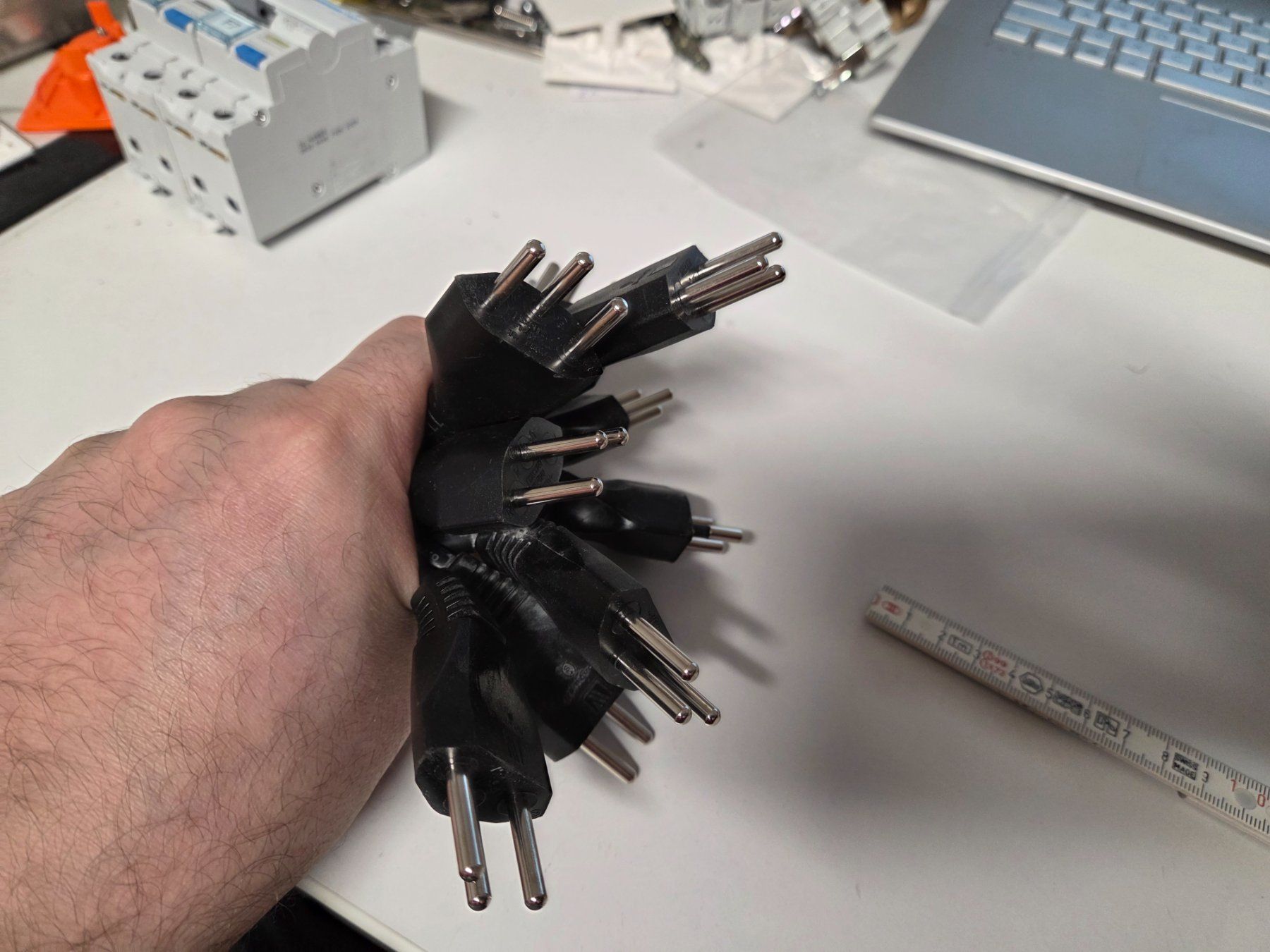 Netzkabel C13 1.8m T12 Anschlusskabel 230V Stromkabel Menge? (Gebraucht ...