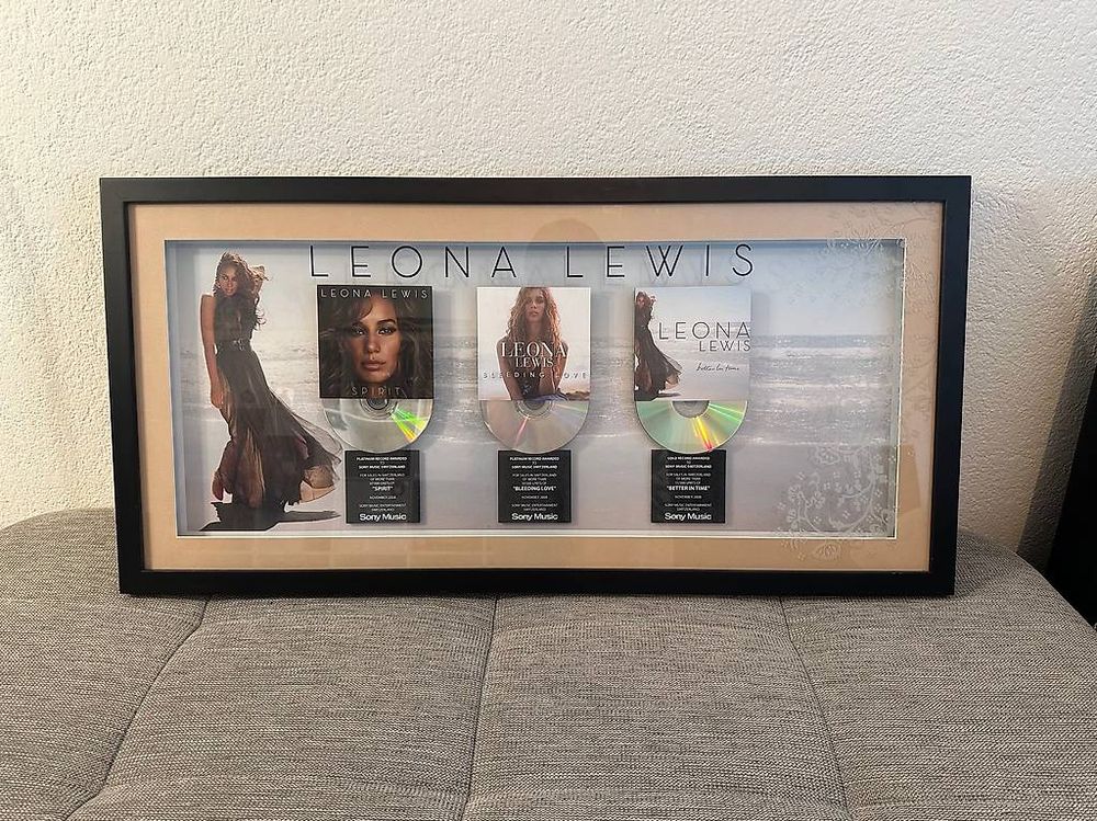 Originale Platin- und Gold-Auszeichnung von Leona Lewis (Gebraucht) in ...