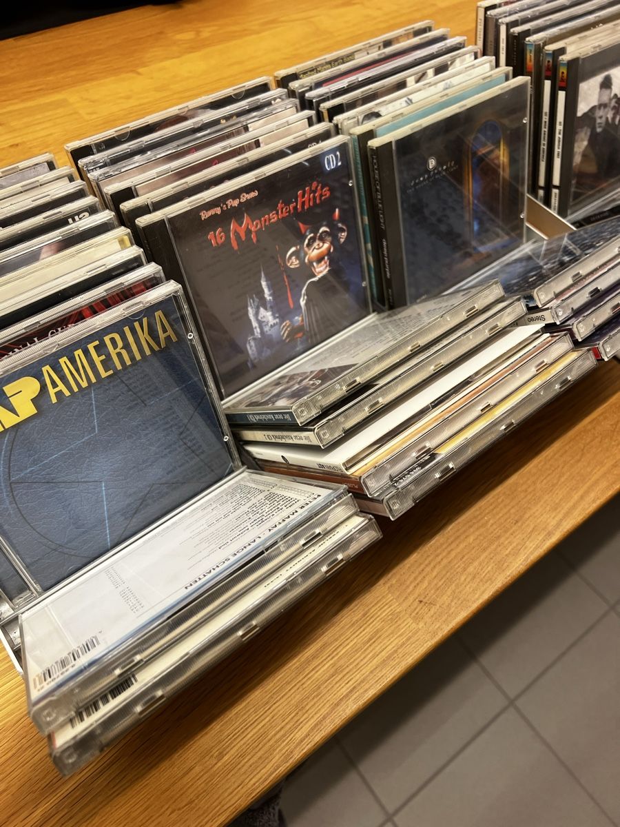Grosse CD-Sammlung verschiedener Interpreten zu verkaufen! (Gebraucht ...