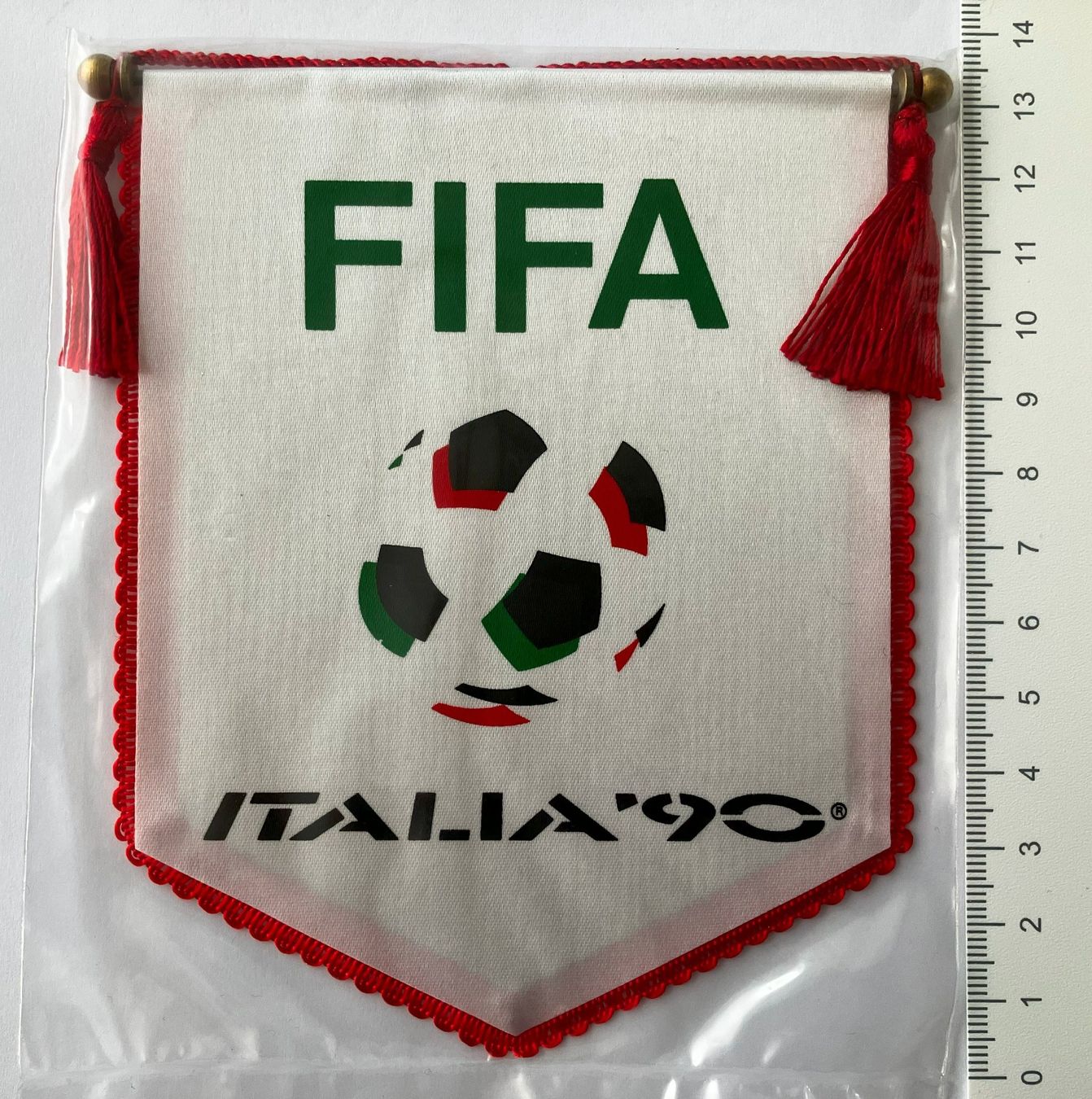 Vintage Fanion/Wimpel FIFA ITALIA '90 (13.5 cm / 11 cm) (Neu und originalverpackt) in Gland für ...