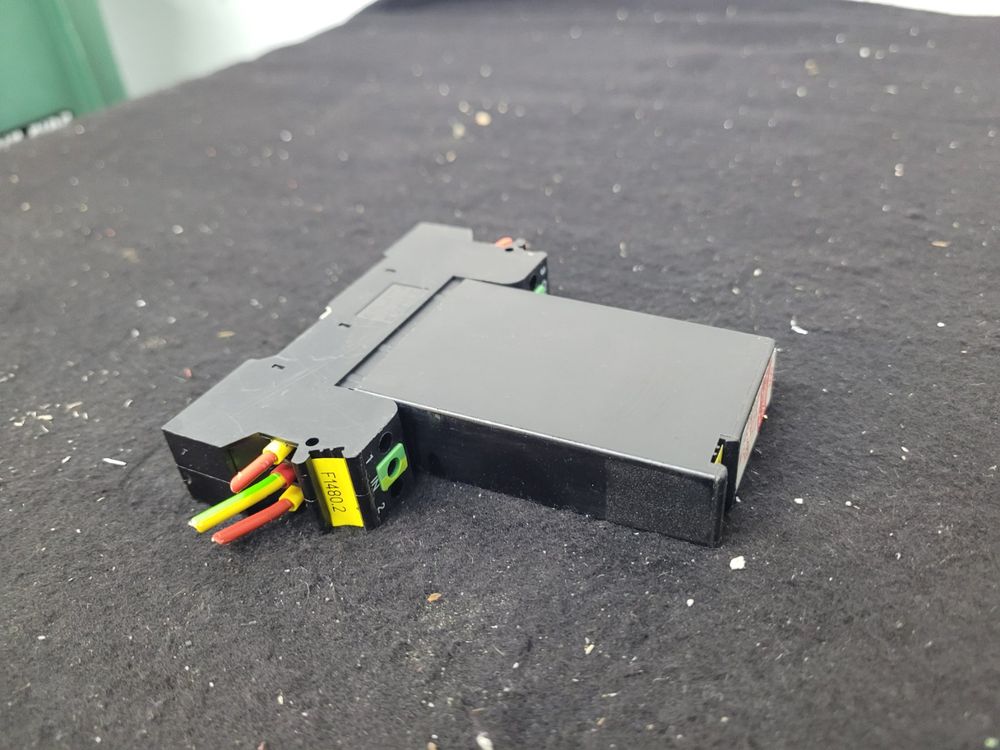 Phoenix Übersapnnungsschutz UFBK 2-PE / 24V DC (Gebraucht) in Vitznau ...