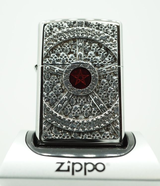 ZIPPO® RED PENTAGRAM & SKULLS -HEAVY- 3D-2019 - UNGEZUENDET (Neu (gemäss Beschreibung)) in Mels ...