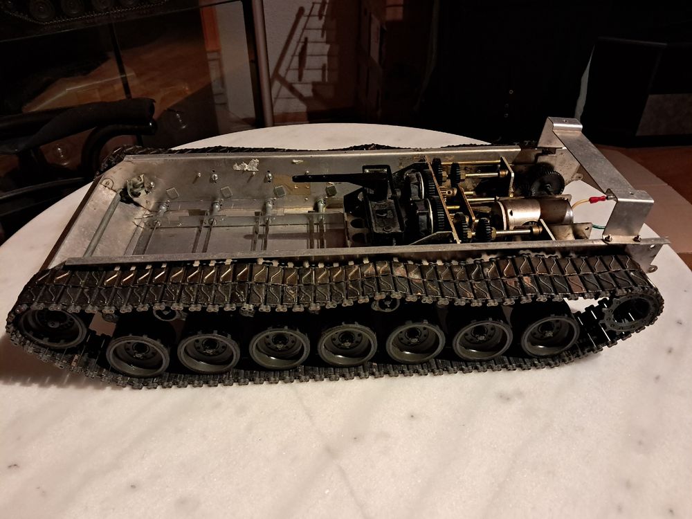 Tamiya RC PANZER FLAKPANZER GEPARD / LEOPARD 1A4 CHASSIS (Gebraucht) in ...