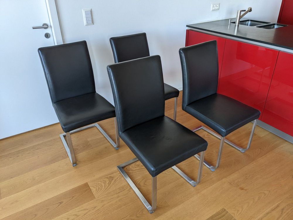 Vier Freischwinger Stühle aus schwarzem Leder | Kaufen auf Ricardo