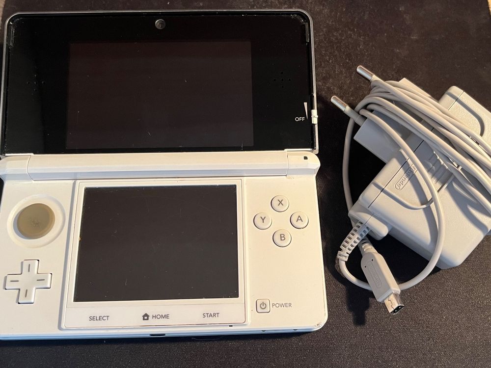 Nintendo 3DS Weiss schwarz + Ladekabel | Kaufen auf Ricardo