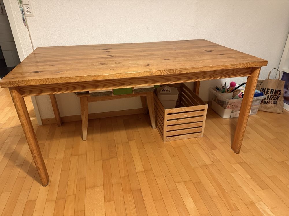Table à manger en bois massif (D'occasion) à Stäfa pour CHF 1 – retrait ...