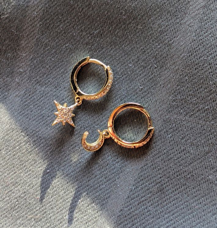 Goldene Creolen mit Stern und Mond Anhänger | Kaufen auf Ricardo