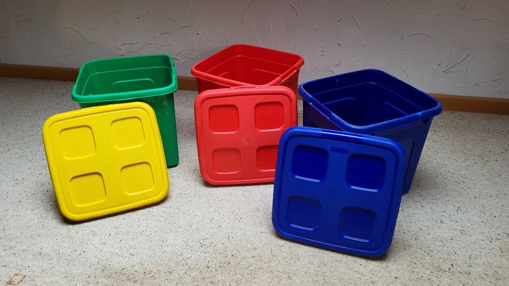 3 Behälter aus Kunststoff, Rotho (Gebraucht) in Uster für CHF 1 – mit ...