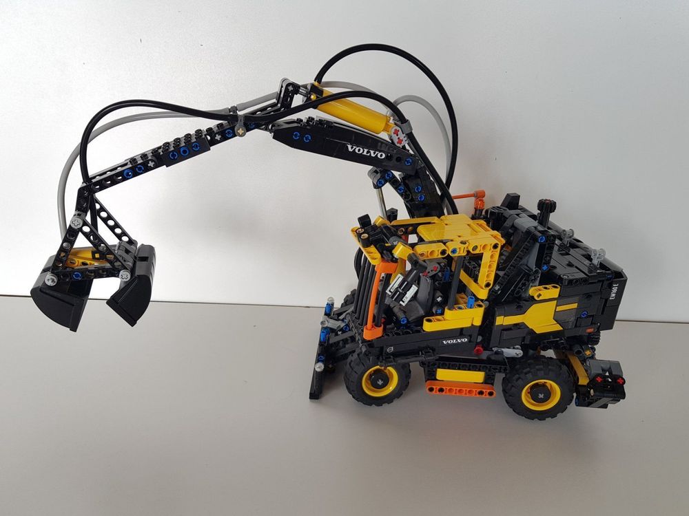 Lego Technik 42053 Volvo Exkavator Modell (Gebraucht) in Bassersdorf ...
