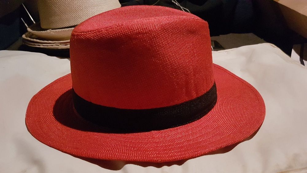 Roter Hut Sehr Elegant | Kaufen auf Ricardo