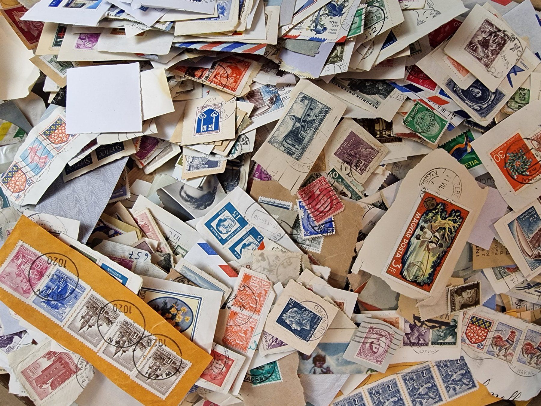 3 Kilo Briefabschnitte netto aus aller WELT - LOT (Gebraucht) in Aesch LU für CHF 1 – mit ...
