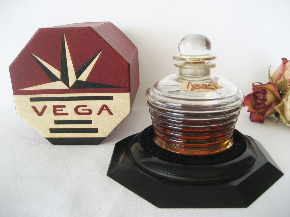 Parfum Guerlain VEGA, Art Deco Flacon mit Box, Baccarat 1936 (Gebraucht) in Rieden SG für CHF ...