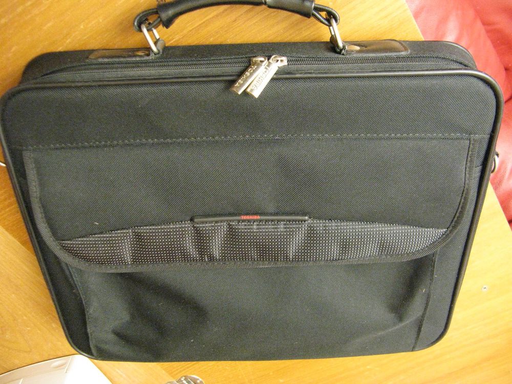 Computertasche aus Stoff (Gebraucht) in Grenchen für CHF 15 – mit ...