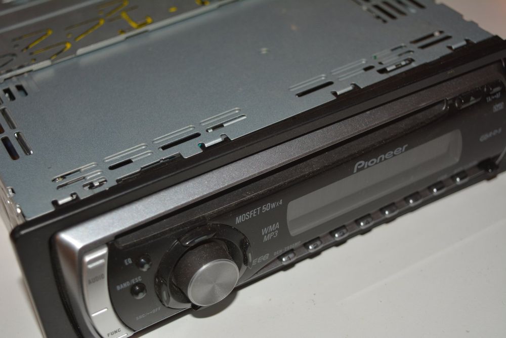 PIONEER Autoradio Auto Radio (Gebraucht) in Fischbach-Göslikon für CHF 10 – mit Lieferung auf ...