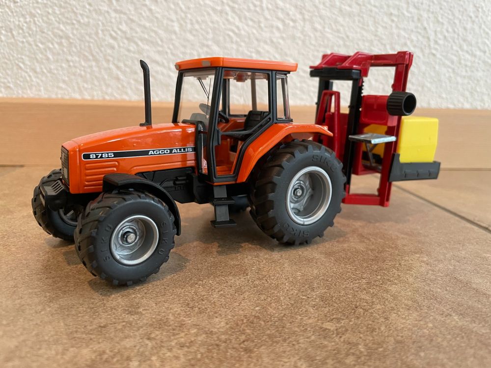 SIKU Agco Allis 8785 mit Siloblockschneider (Neu und originalverpackt ...