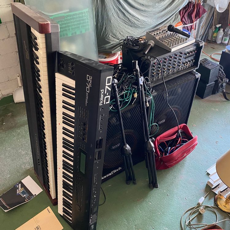 Material für Musikband : Keyboards, Mik, Mixer, Speaker (Gebraucht) in ...