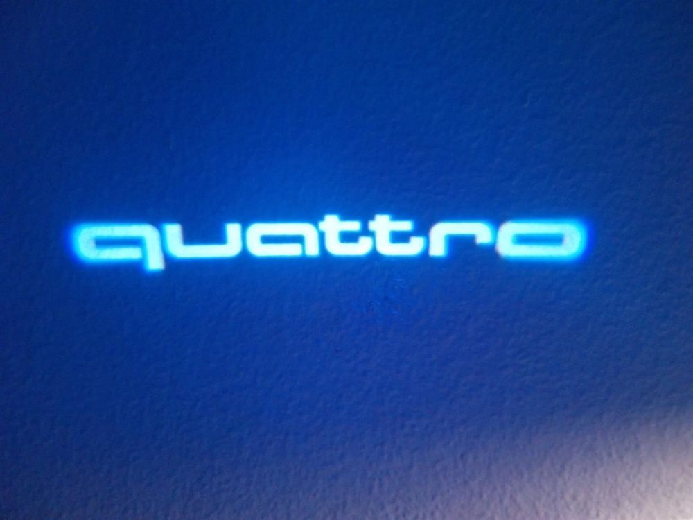 TÜR LED PROJEKTOR - AUDI quattro LOGO (Neu und originalverpackt) in ...