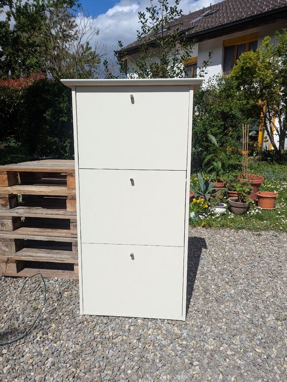 Schuhschrank weiss Hochglanz mit Kippfächern (Gebraucht) in Vilters für CHF 1 – nur Abholung auf ...