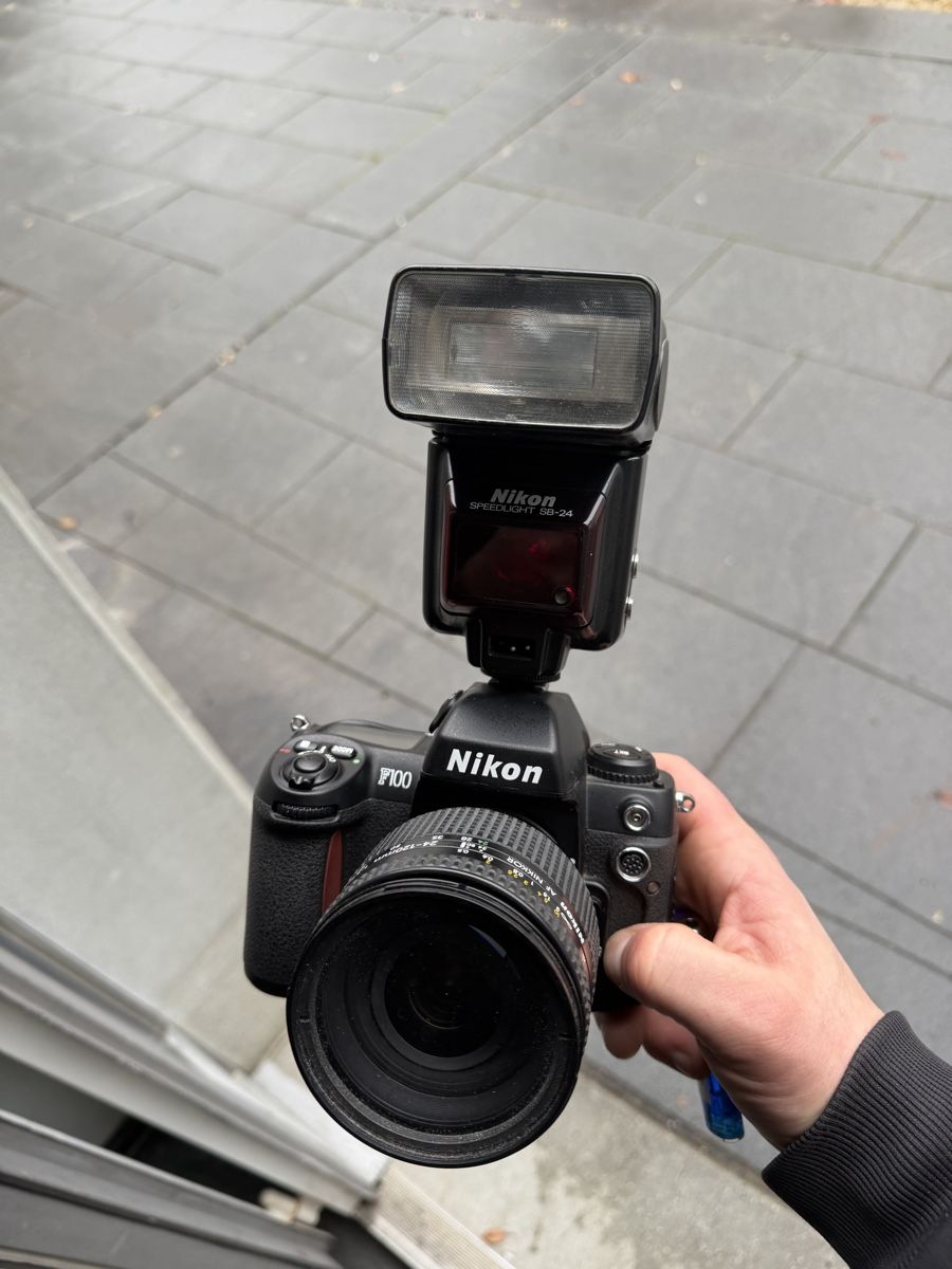 Nikon F100 + 24–120mm Objektiv + SB-24 Blitz (Gebraucht) in Greifensee ...