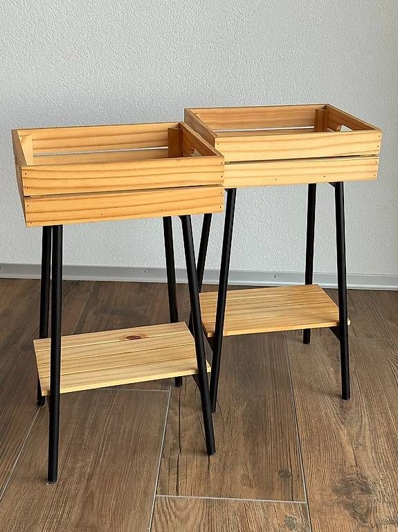 Deux petites consoles en pin (D'occasion) à St. Antoni pour CHF 40 ...