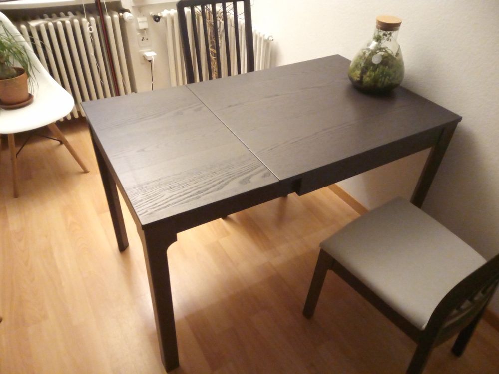 Ausziehbarer Esstisch + 2 Stühle (Gebraucht) in für CHF 41 – nur ...