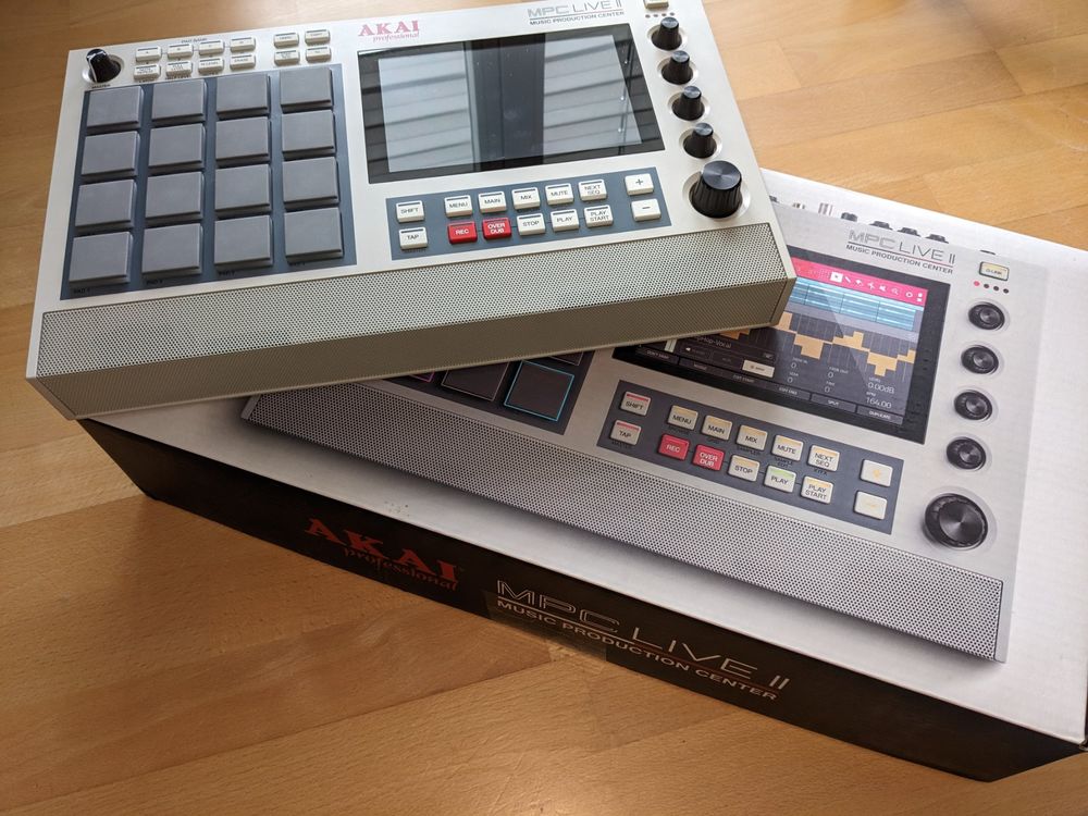 AKAI Professional MPC Live II (Retro Design) | Kaufen auf Ricardo