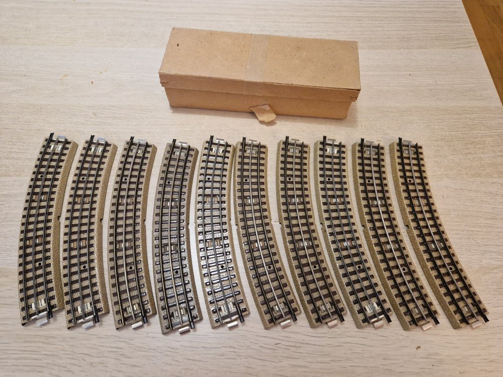 Märklin 10 x 3600A Gebogenes gleis M H0 (Gebraucht) in St-Aubin-Sauges für CHF 8 – mit Lieferung ...