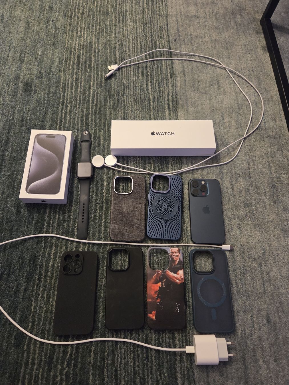 Apple iPhone 15 Pro, 128GB und Apple Watch SE (2.Gen) 44mm (Gebraucht ...