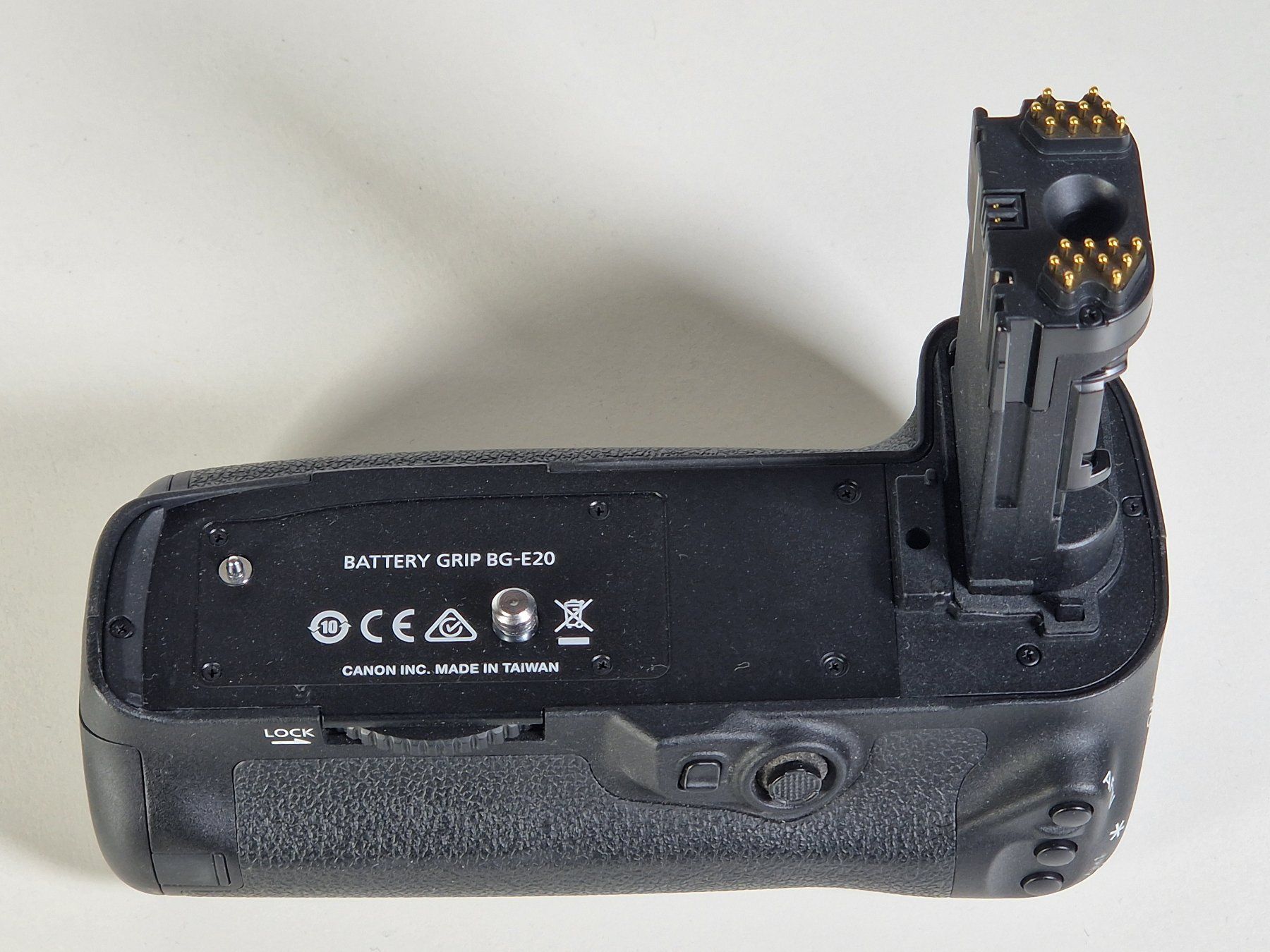 Canon BG-E20 / Batteriepack für Canon 5D MK4 (Gebraucht) in Wikon für ...