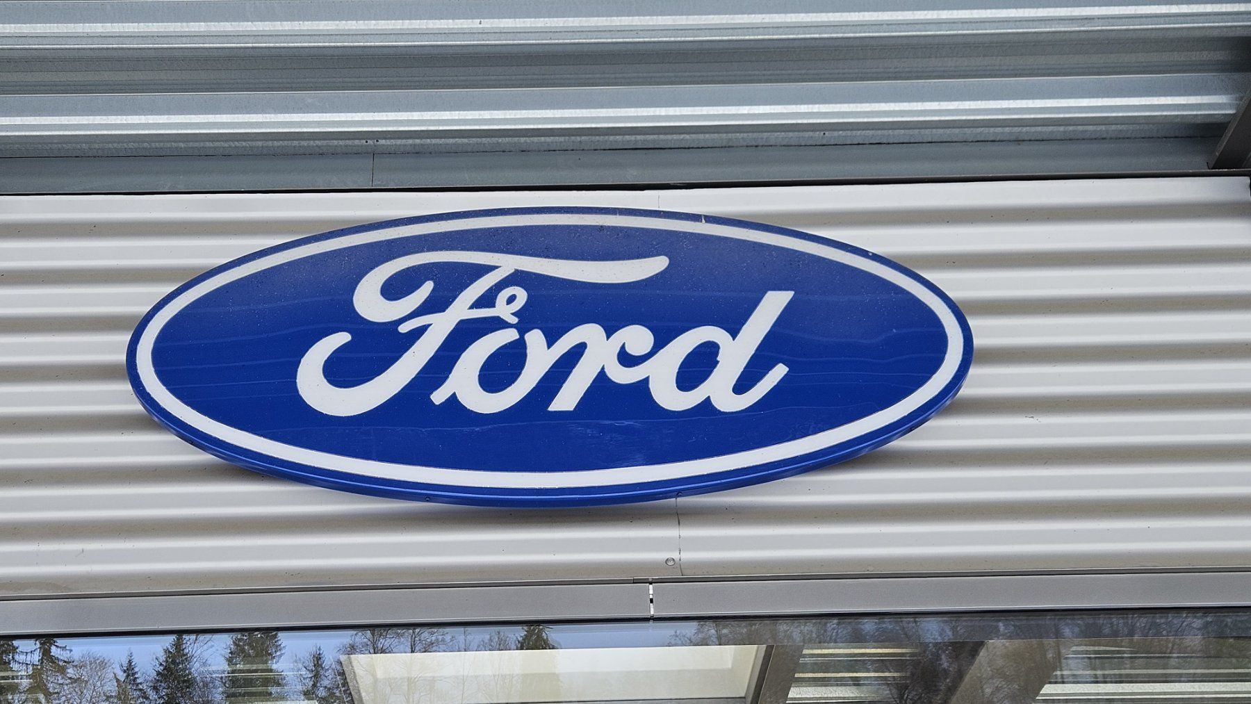 Original Ford Logo Schild (Gebraucht) in Klosters-Dorf für CHF 60 – nur ...