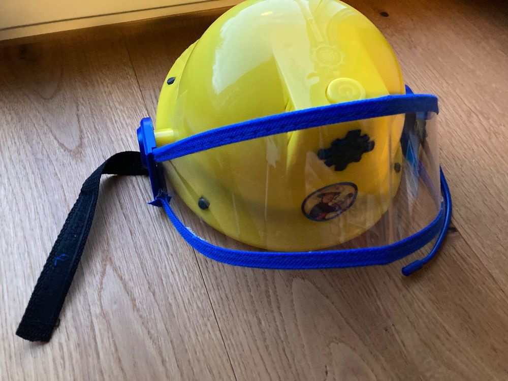 Feuerwehrmann Sam Helm (Neu (gemäss Beschreibung)) in Bülach für CHF 9 ...