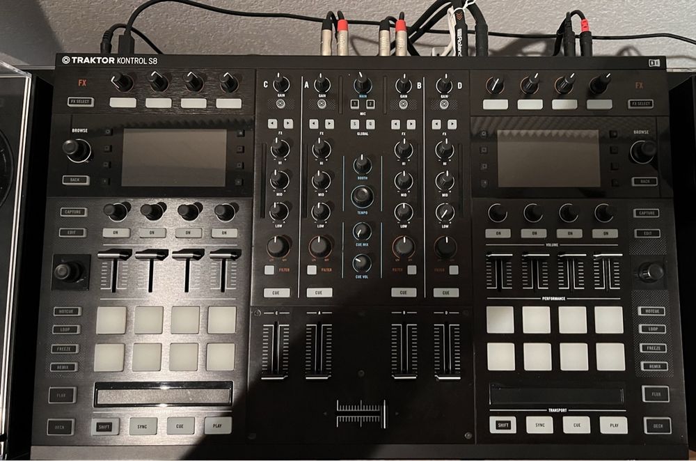 Traktor Kontrol S8 inkl. Software & Control Vinyl (Gebraucht) in Lohn ...