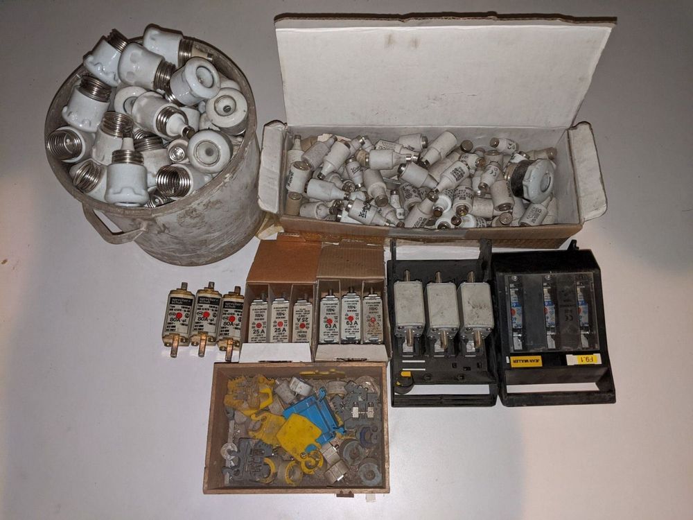 Restposten Altes Elektromaterial (Defekt) in Menziken für CHF 1 – mit ...