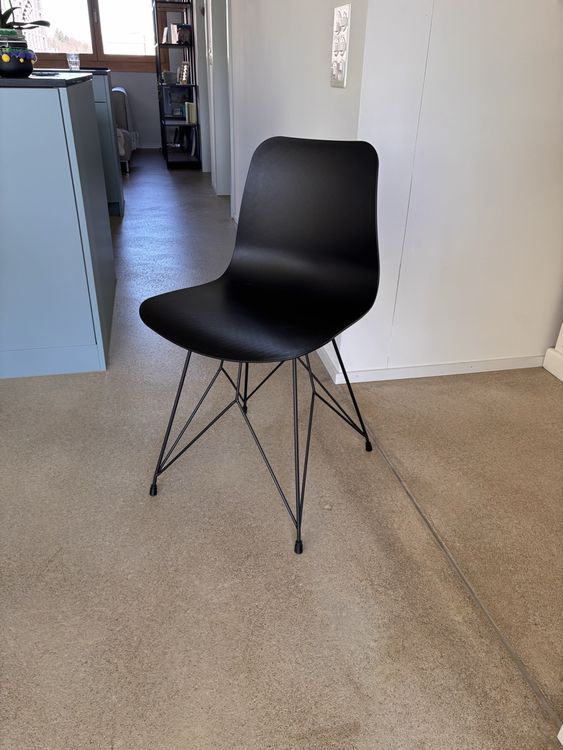 Schwarzer Esszimmerstuhl, Metallbeine, guter Zustand. (Gebraucht) in Liebefeld für CHF 60 – nur ...
